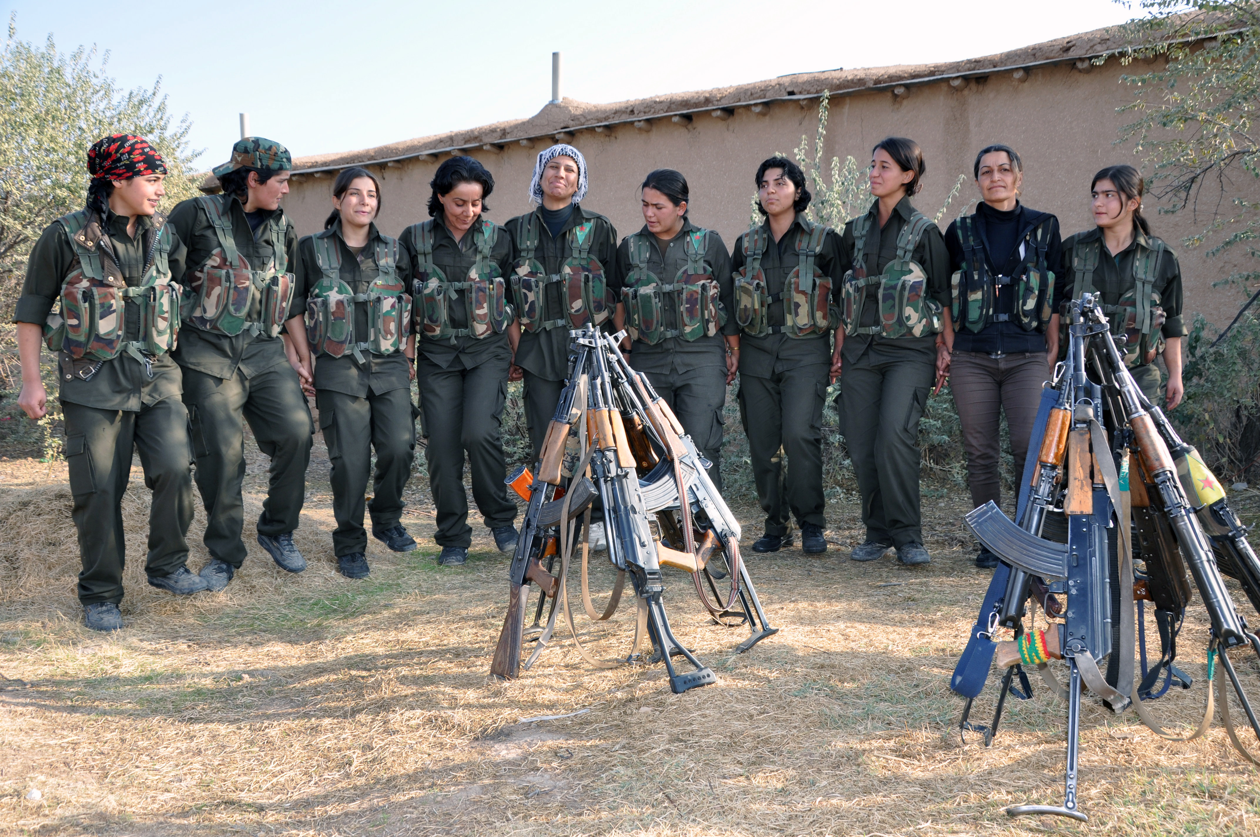 4 journalistes expulsés de Turquie suite à leur reportage au Rojava ...